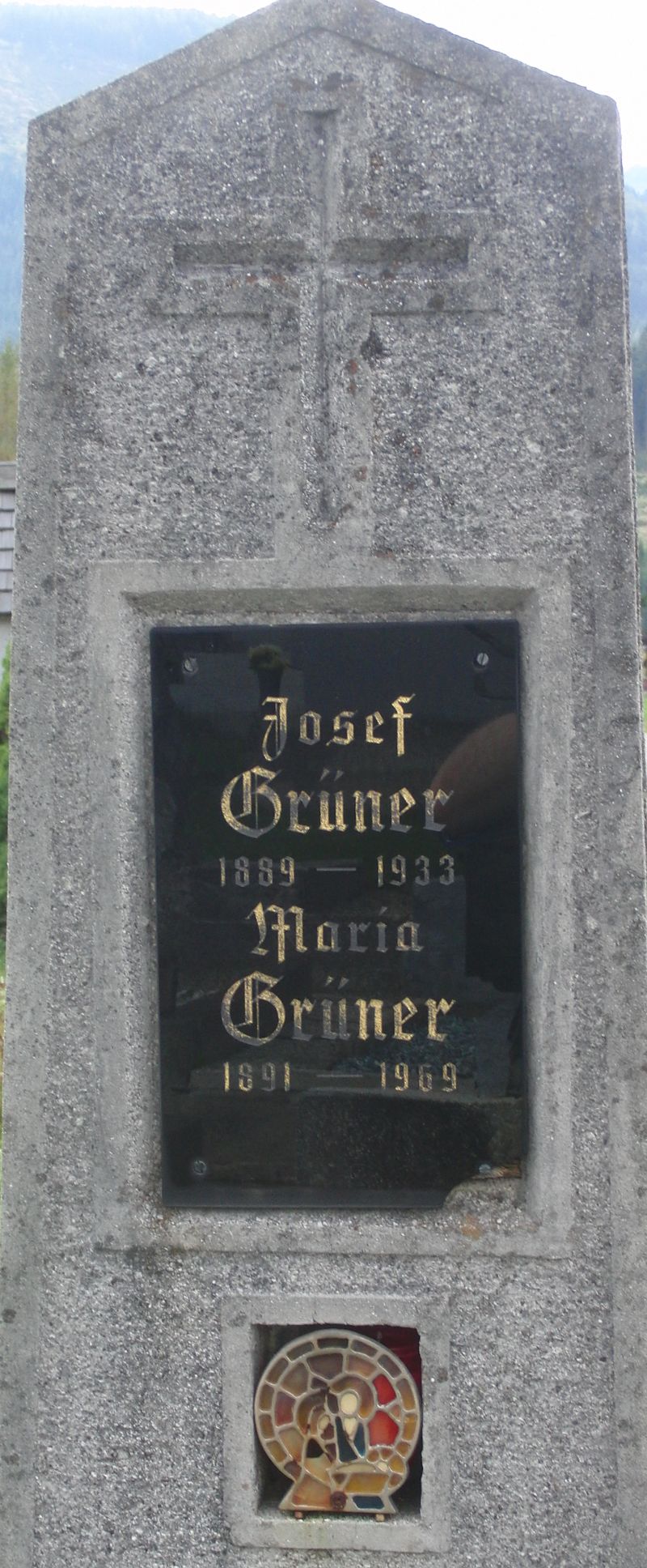Grabsteine: Grüner: ADLER Heraldisch-Genealogische Gesellschaft, Wien