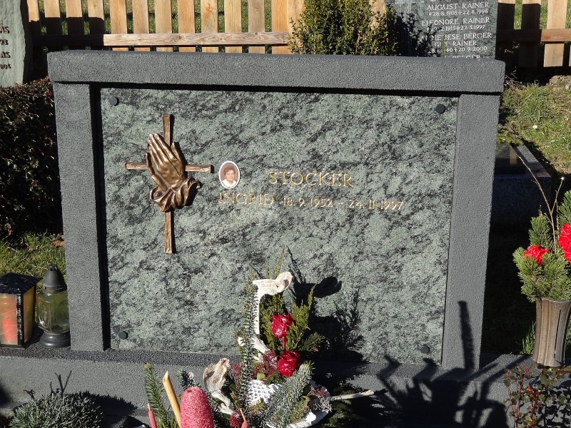 Grabsteine: Stocker: ADLER Heraldisch-Genealogische Gesellschaft, Wien